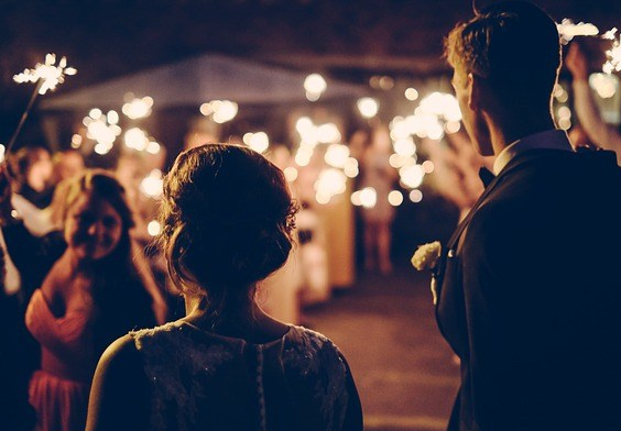 4 Benefits to Getting Married on a Weekday